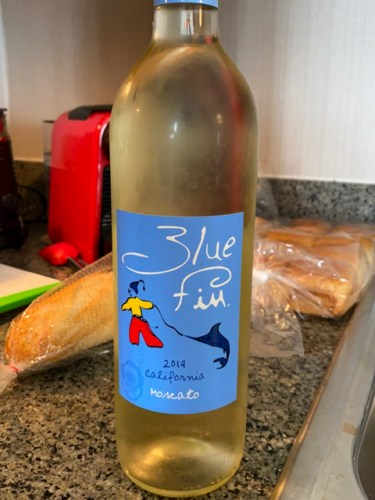 2019 Blue Fin Moscato | Vivino US