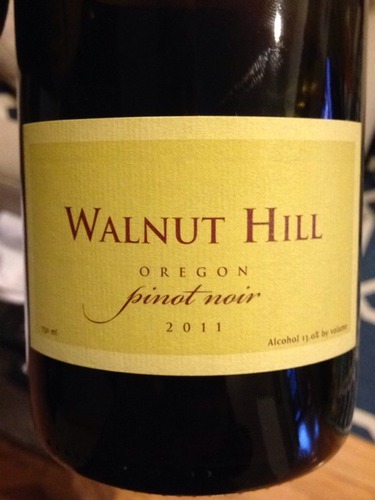 Walnut Hill Oregon Pinot Noir | Vivino US
