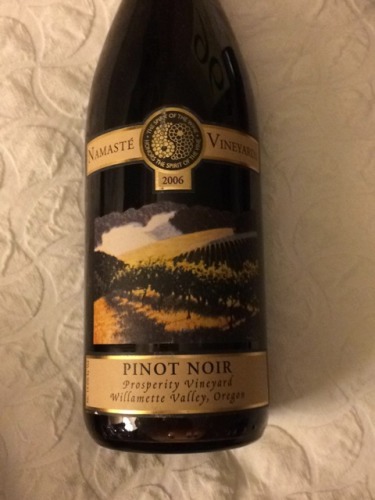 Namaste Vineyards Prosperity Vineyard Pinot Noir | Vivino US
