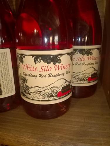 White Silo Winery Sparkling Red Raspberry | Vivino US