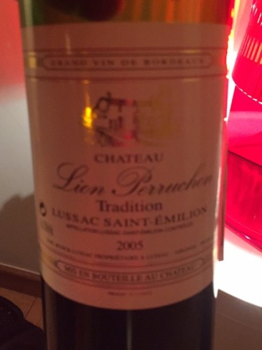 Château Lion Perruchon Tradition Lussac Saint-Émilion | Vivino Français