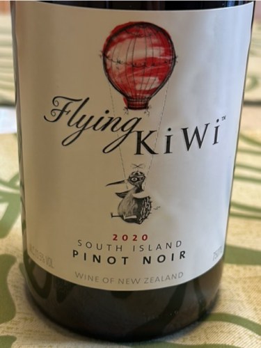 2020 Flying Kiwi Pinot Noir | Vivino US