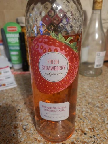 N.V. Ruby Red (First Press) Fresh Strawberry Rosé | Vivino English