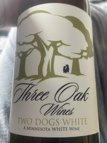 Three Oak Wines Two Dogs White | Vivino US