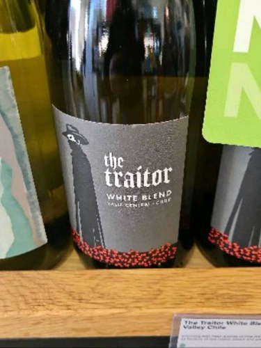Viña Casa Solís The Traitor White Blend | Vivino US