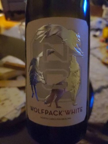 Shelton Wolfpack White | Vivino US