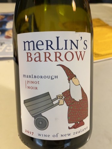 Merlin's Barrow Pinot Noir | Vivino US
