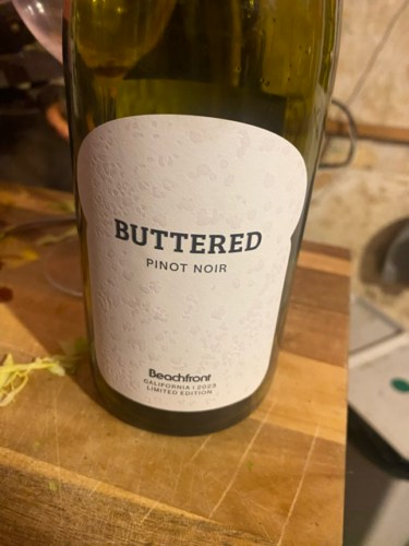Beachfront Buttered Pinot Noir | Vivino US