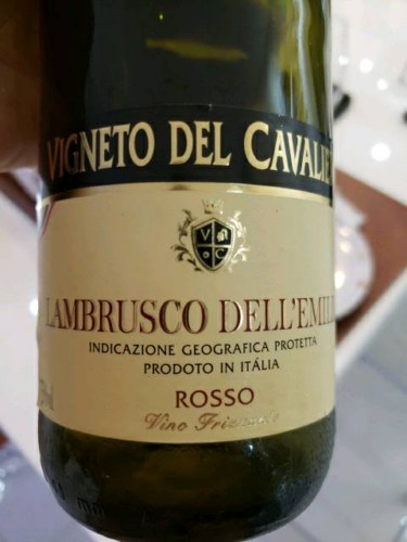 Vigneto del Cavaliere Lambrusco dell'Emilia Frizzante Rosso | Vivino US