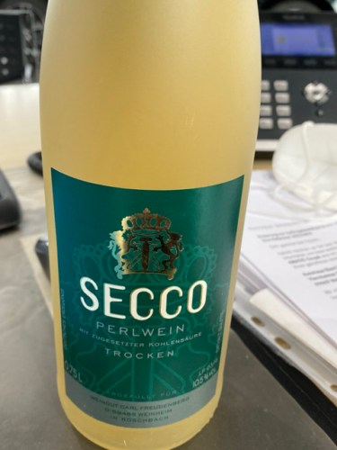 Weingut Carl Freudenberg Secco Perlwein Trocken | Vivino US