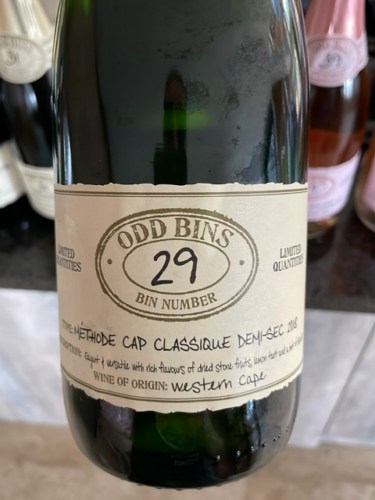 Odd Bins Bin Number 29 Méthode Cap Classique Demi Sec | Vivino US