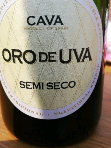 2019 Oro de Uva Cava Semi-Seco | Vivino US