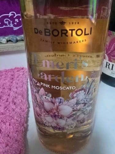 De Bortoli Emeri's Garden Pink Moscato | Vivino Australia