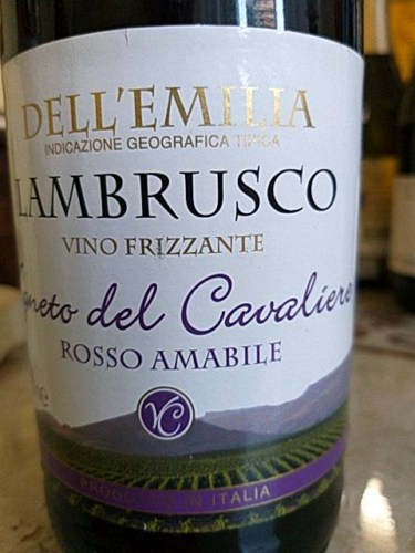 Vigneto del Cavaliere Lambrusco dell'Emilia Frizzante Rosso Amabile ...