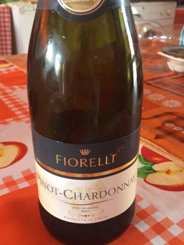 Fiorelli Spumante Brut Pinot - Chardonnay | Vivino English