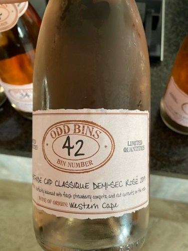 Odd Bins Bin Number 42 Méthode Cap Classique Demi-Sec Rosé | Vivino ...