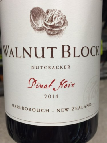 Walnut Block Pinot Noir | Vivino US
