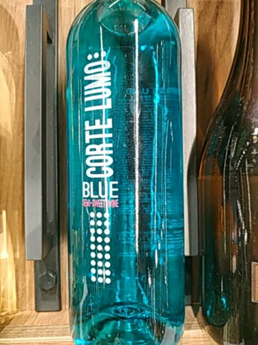 Corte Lumo Blue Semi-Sweet | Vivino US