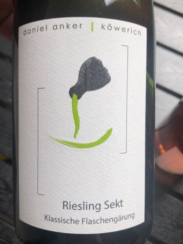 Weingut Daniel Anker Klassische Flaschengärung Sekt | Vivino US