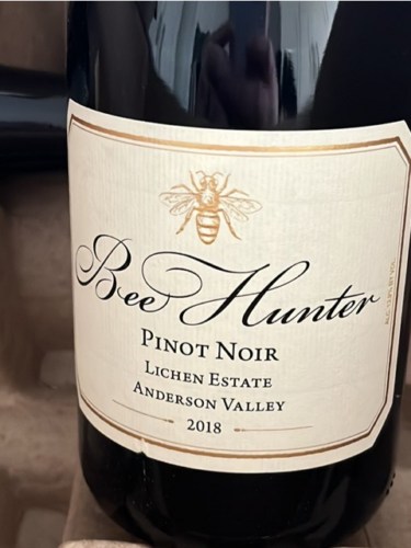 Bee Hunter Lichen Estate Pinot Noir | Vivino US