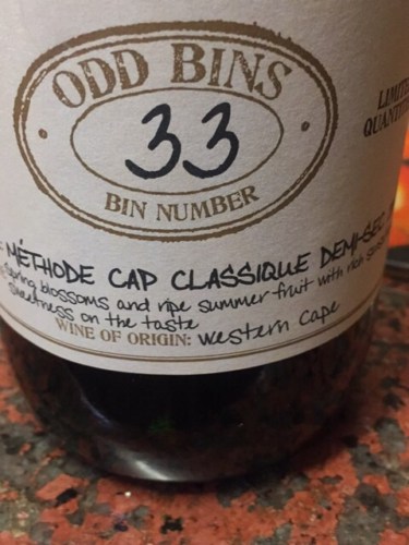 Odd Bins Bin Number 33 Méthode Cap Classique Demi Sec | Vivino US