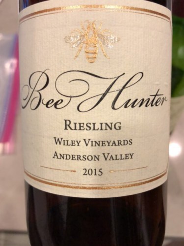 Bee Hunter Wiley Vineyards Riesling | Vivino US