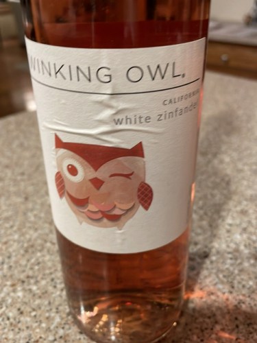 Winking Owl White Zinfandel | Vivino English