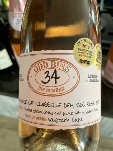 Odd Bins Bin Number 34 Méthode Cap Classique Demi-Sec Rosé | Vivino France