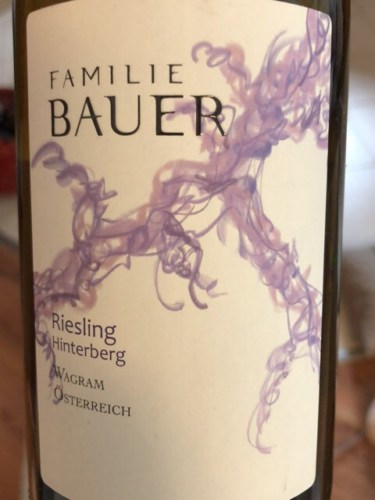 Familie Bauer Riesling Hinterberg | Vivino US
