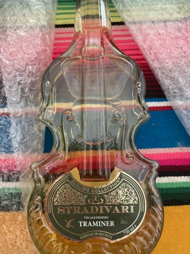 Garling Collection Stradivari Traminer Alb Demisec | Vivino English