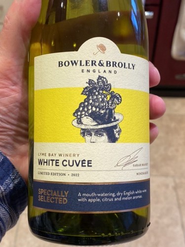 2022 Bowler & Brolly White Cuvée | Vivino US
