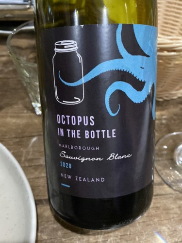 Octopus In The Bottle Sauvignon Blanc | Vivino US