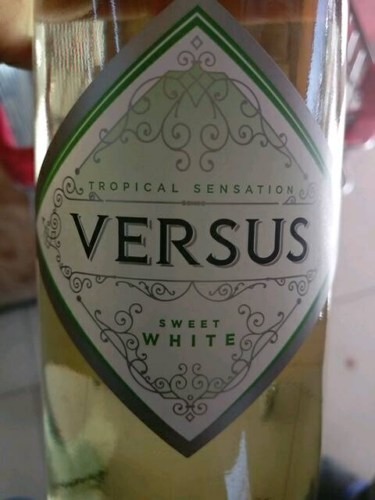 Versus Sweet White | Vivino US