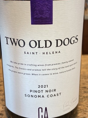 Two Old Dogs Pinot Noir | Vivino US