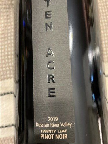 Ten Acre Twenty Leaf Pinot Noir | Vivino US