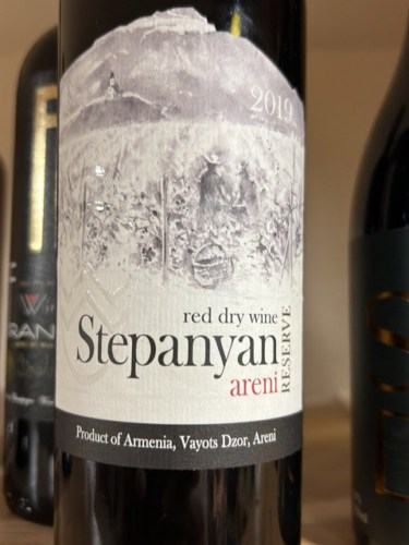 Stepanyan Reserve Red Dry | Vivino Brasil