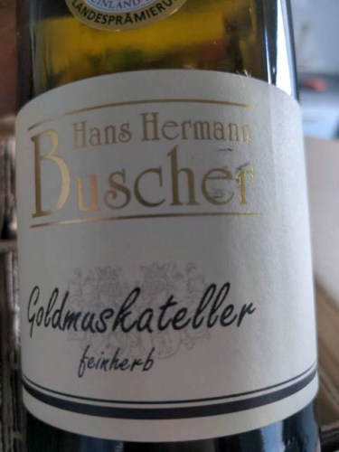 Hans Hermann Buscher Goldmuskateller Feinherb | Vivino US
