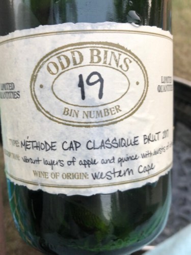 Odd Bins Bin Number 19 Méthode Cap Classique Brut | Vivino US
