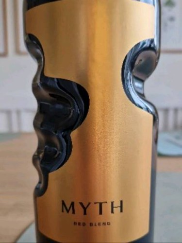 Myth Red Blend | Vivino US