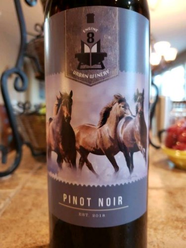 Engine 8 Urban Winery Pinot Noir | Vivino US