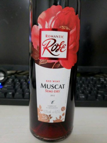 Bostavan Romantic Rose Muscat Semi-Dry | Vivino US