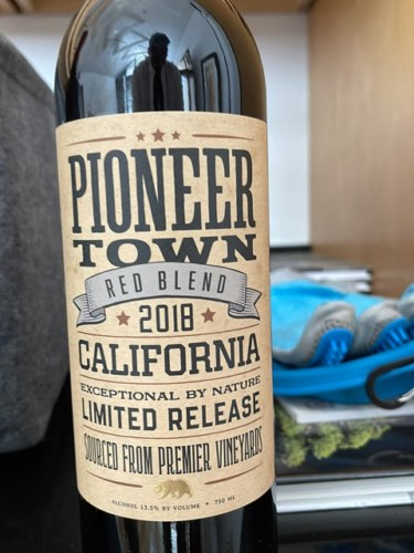 Pioneer Town Red Blend | Vivino US