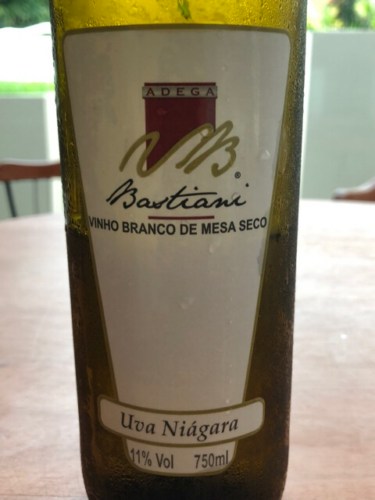 2017 Adega Bastiani Uva Niágara Branco de Mesa Seco | Vivino US