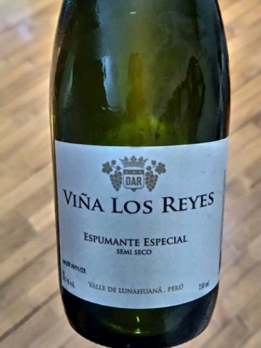 Viña Los Reyes Espumante Especial Semi Seco | Vivino US