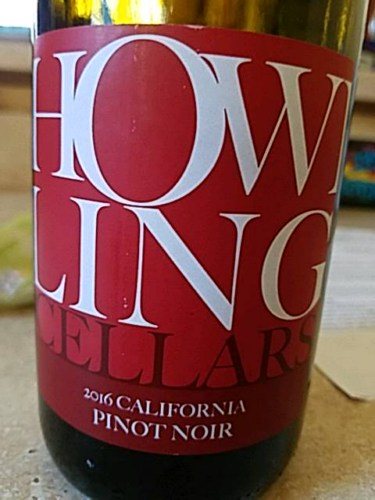 Howling Cellars Pinot Noir | Vivino