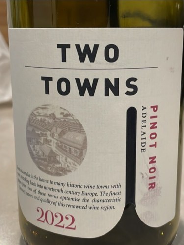 Two Towns Pinot Noir | Vivino English