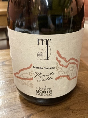 Monte Fasolo Moscato Giallo Metodo Classico | Vivino US
