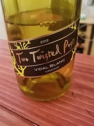 Two Twisted Posts Two Twisted Posts Virginia Vidal Blanc | Vivino US
