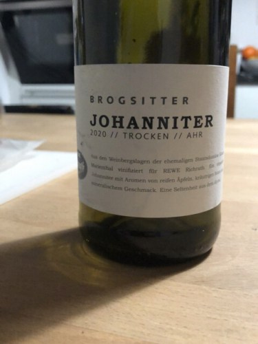Brogsitter Johanniter Trocken | Vivino US