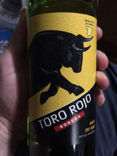Toro Rojo Dry White | Vivino US